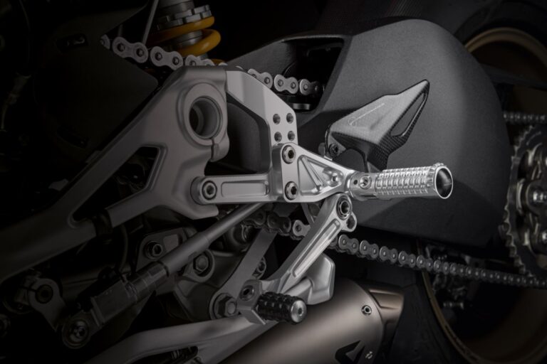 Ducati- Adjustable rider footpegs in aluminium. [96280631CA ...